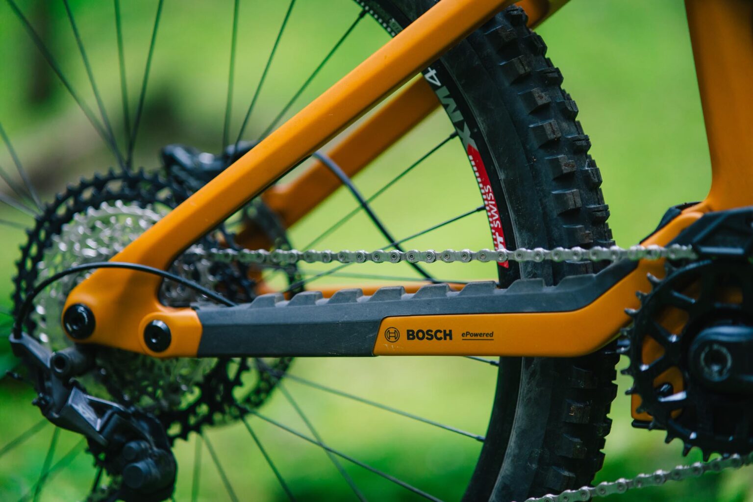 2025 Transition Regulator: Carbon, mixed-wheel shredder with Bosch SX ...