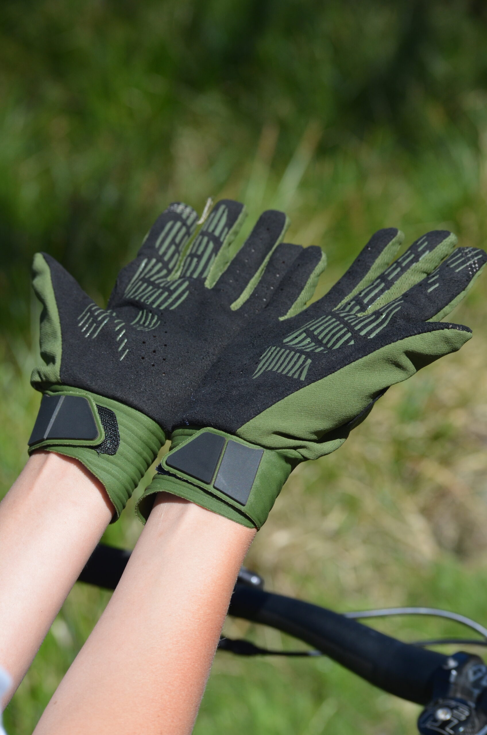 30 Pairs of Mountain Bike Gloves Reviewed for Fit, Grip & Protection ...