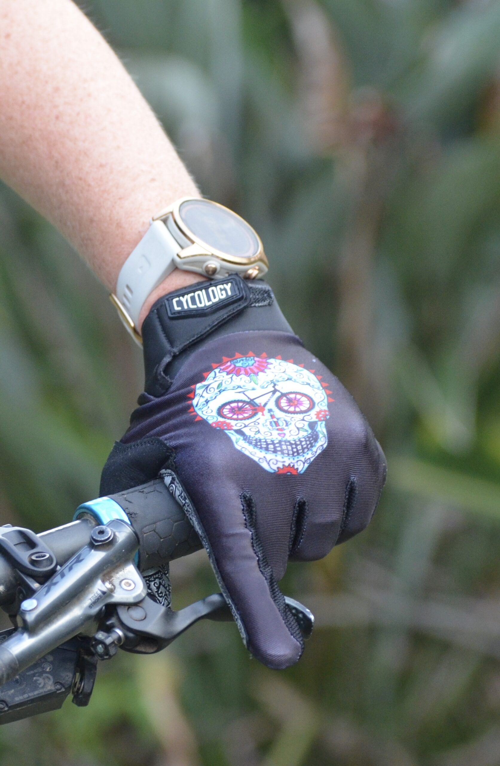 30 Pairs of Mountain Bike Gloves Reviewed for Fit, Grip & Protection ...