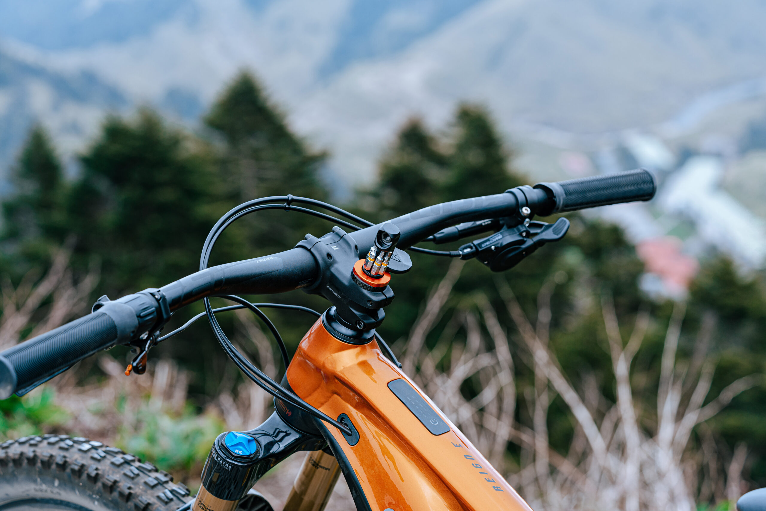 MTB Gear Roundup: Granite Stash RT, Pivot Trailcat, SKS Air-X-Plorer ...